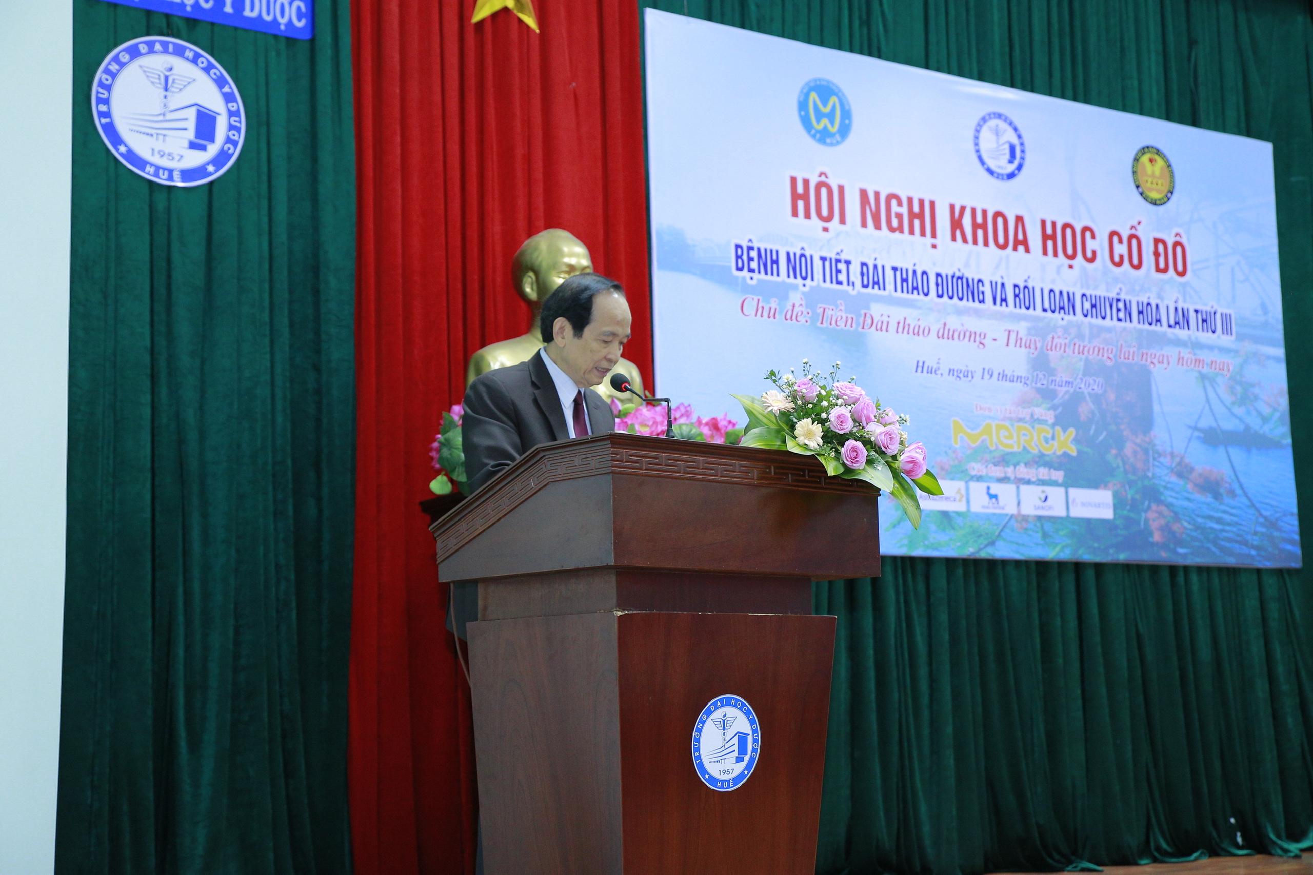 GS.TS. Trần Hữu Dàng được phong tặng danh hiệu Nhà giáo nhân dân - Hội ...